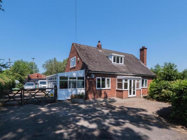 3 bedroom detached bungalow for sale