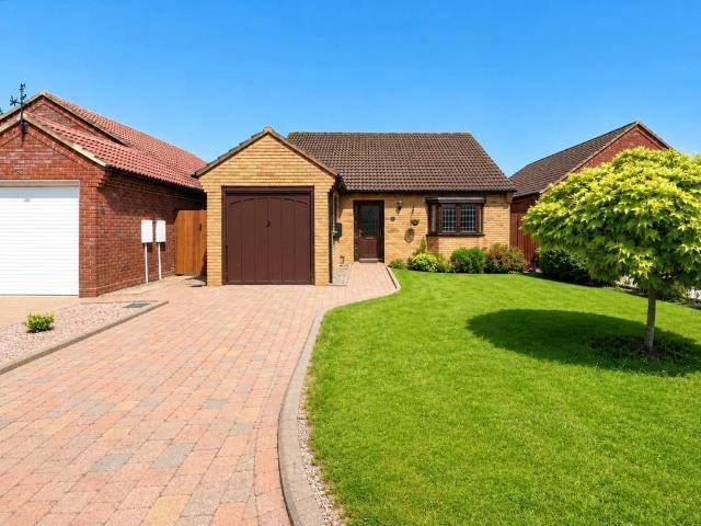 3 bedroom detached bungalow for sale