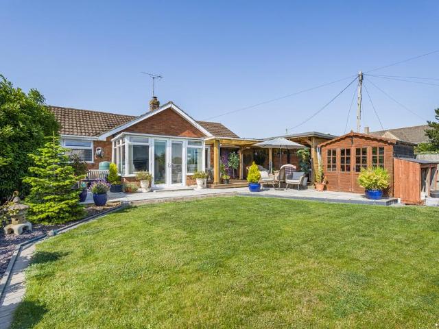 3 bedroom detached bungalow for sale