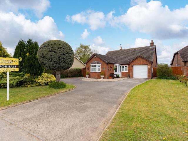 3 bedroom detached bungalow for sale