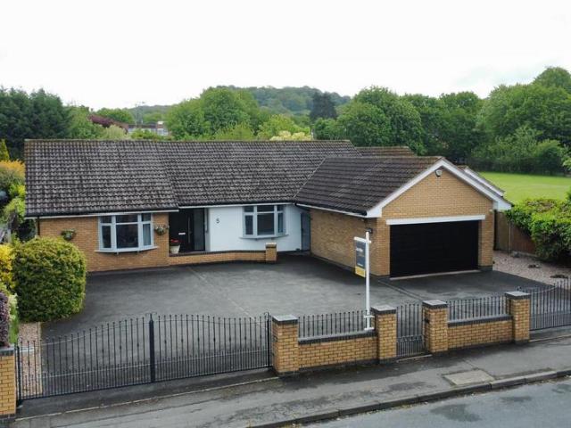 3 bedroom detached bungalow for sale