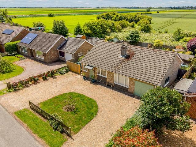 3 bedroom detached bungalow for sale
