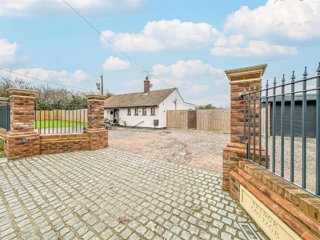 3 bedroom detached bungalow for sale