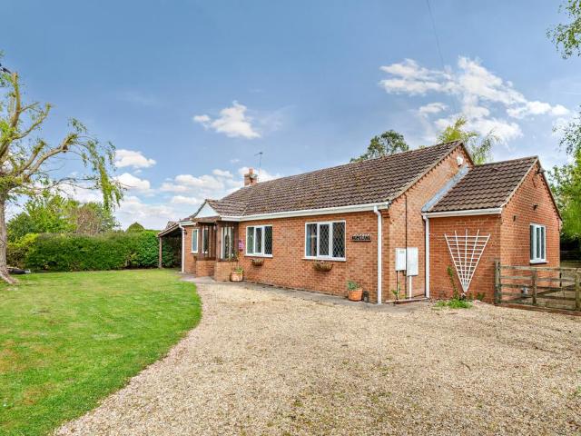 3 bedroom detached bungalow for sale
