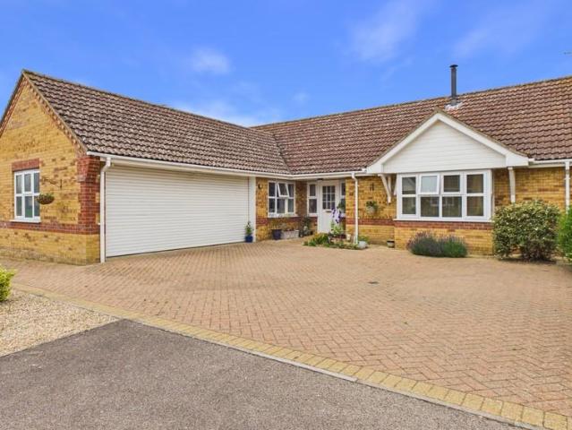 3 bedroom detached bungalow for sale