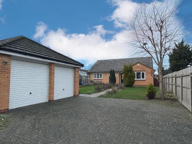 3 bedroom detached bungalow for sale