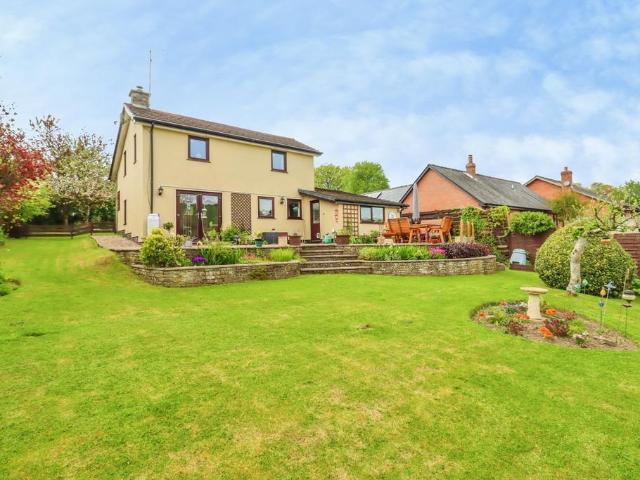 3 bedroom detached house for sale