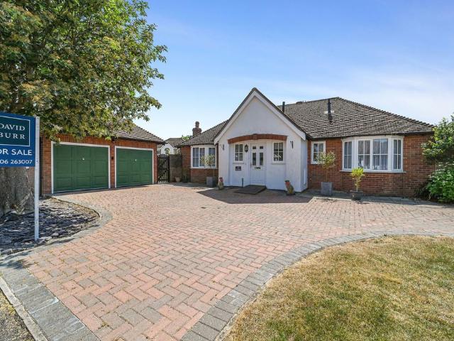 3 bedroom detached bungalow for sale