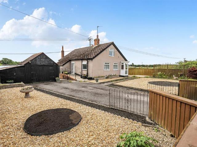 3 bedroom detached bungalow for sale