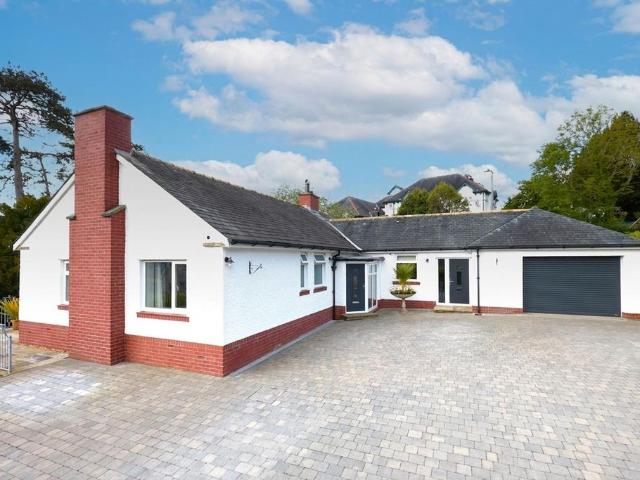3 bedroom detached bungalow for sale