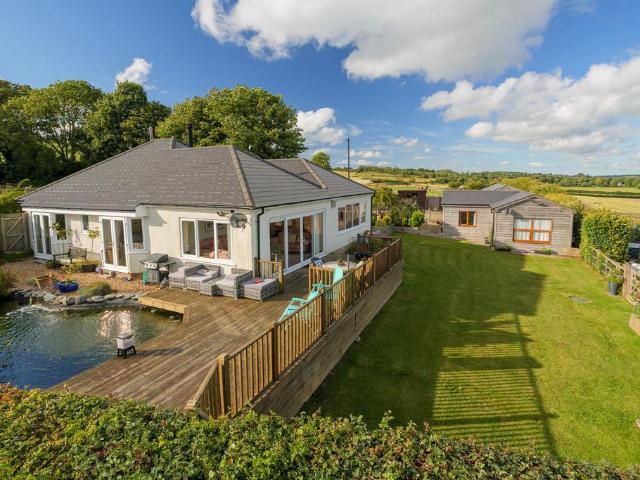3 bedroom detached bungalow for sale
