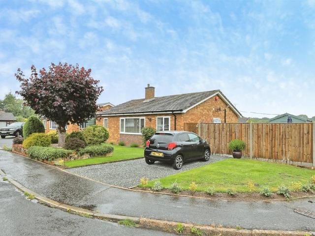 3 bedroom detached bungalow for sale