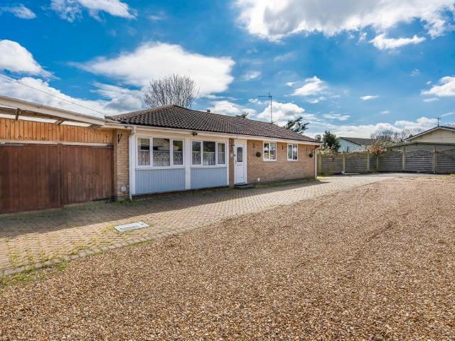 4 bedroom detached bungalow for sale