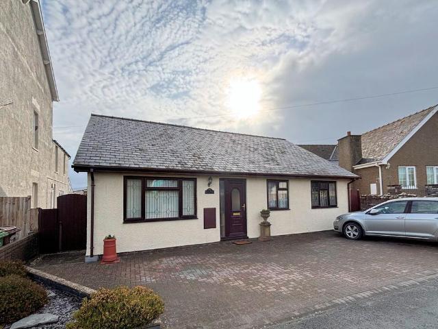 3 bedroom detached bungalow for sale