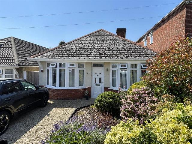 3 bedroom detached bungalow for sale