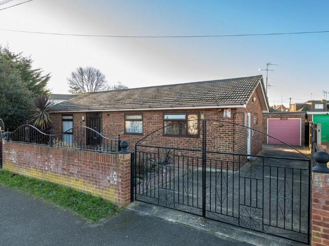 3 bedroom detached bungalow for sale