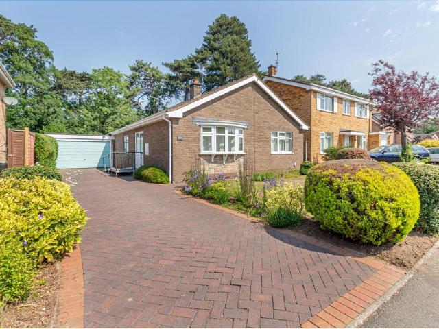 3 bedroom detached bungalow for sale