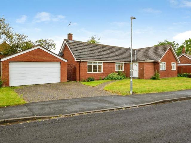 3 bedroom detached bungalow for sale