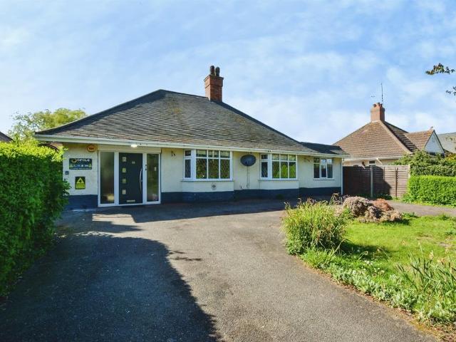4 bedroom detached bungalow for sale