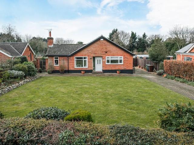 3 bedroom detached bungalow for sale