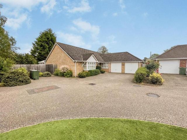 3 bedroom detached bungalow for sale
