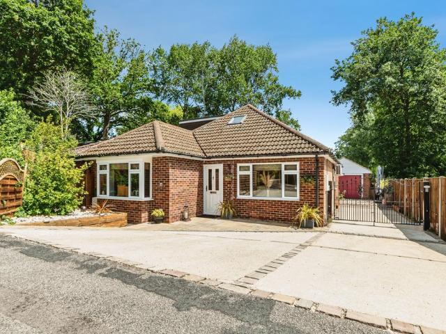 3 bedroom detached bungalow for sale