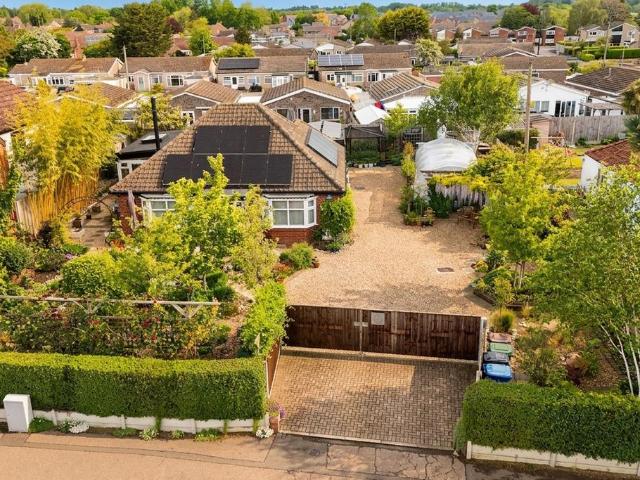 3 bedroom detached bungalow for sale