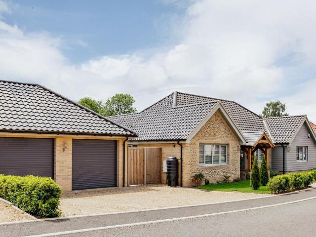 3 bedroom detached bungalow for sale