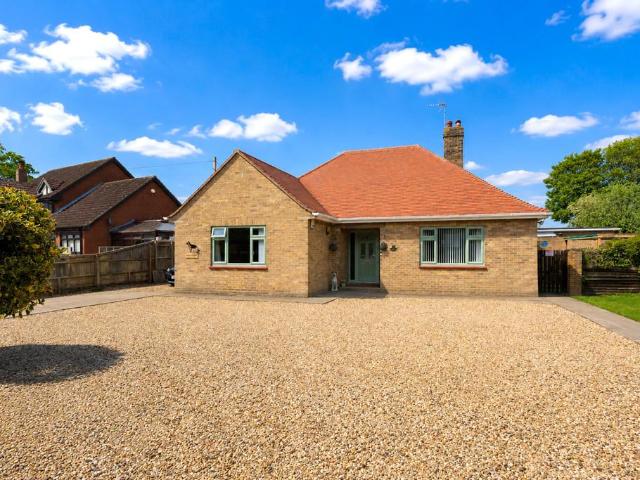 3 bedroom detached bungalow for sale