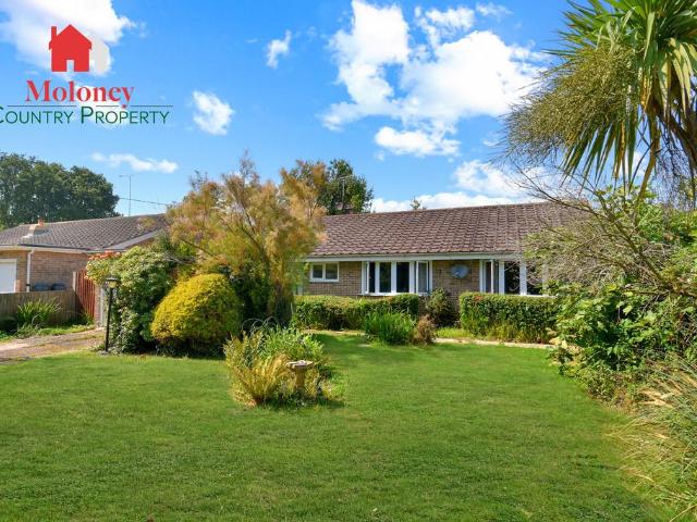 3 bedroom detached bungalow for sale