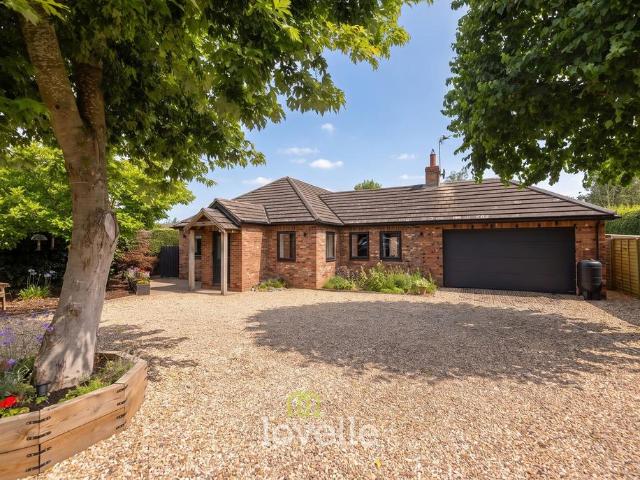 3 bedroom detached bungalow for sale