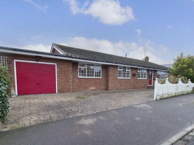3 bedroom detached bungalow for sale