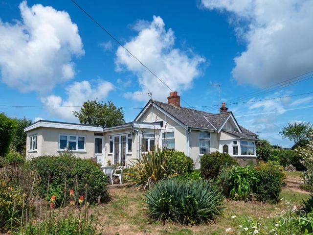3 bedroom detached bungalow for sale