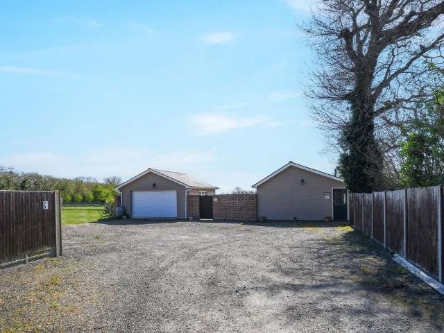 3 bedroom detached bungalow for sale