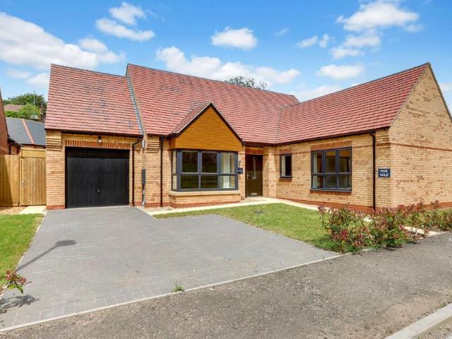 3 bedroom detached bungalow for sale