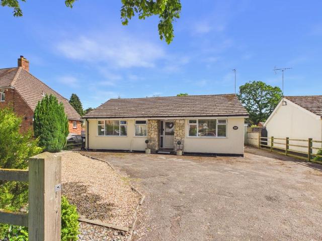 3 bedroom detached bungalow for sale