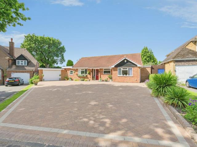 3 bedroom detached bungalow for sale