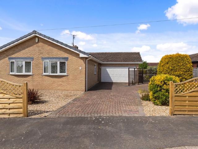 3 bedroom detached bungalow for sale