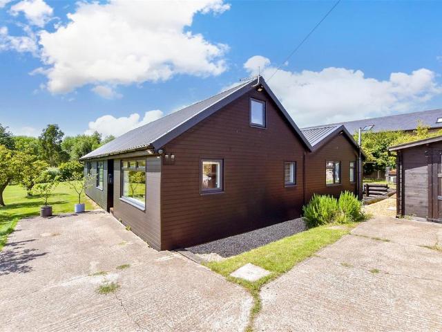 3 bedroom detached bungalow for sale