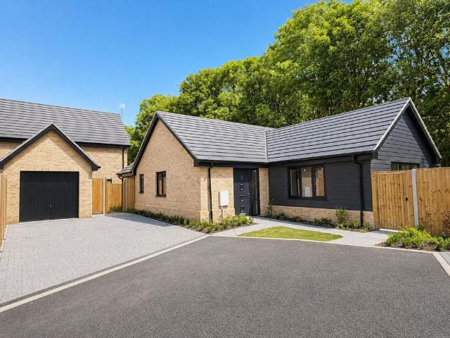 3 bedroom detached bungalow for sale