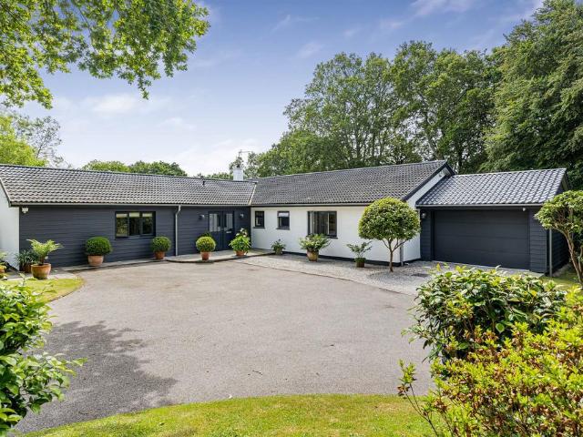 3 bedroom detached bungalow for sale
