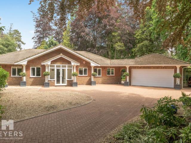 3 bedroom detached bungalow for sale