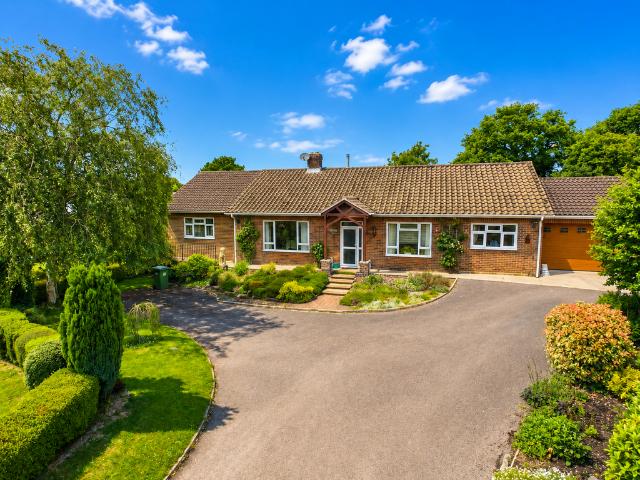 3 bedroom detached bungalow for sale