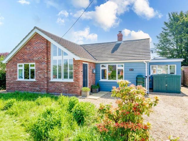3 bedroom detached bungalow for sale