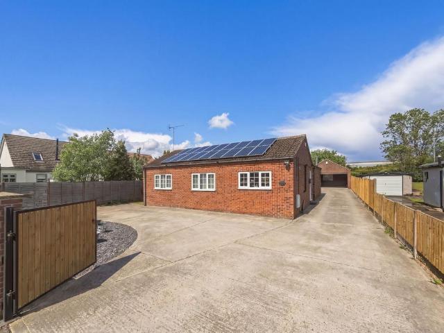 3 bedroom detached bungalow for sale