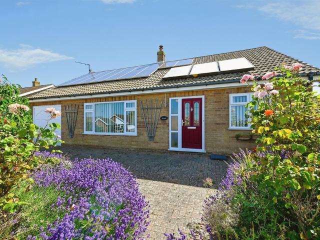 3 bedroom detached bungalow for sale