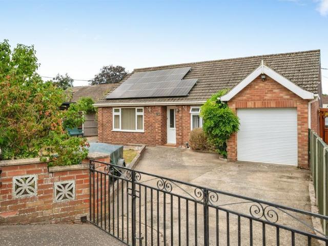 3 bedroom detached bungalow for sale