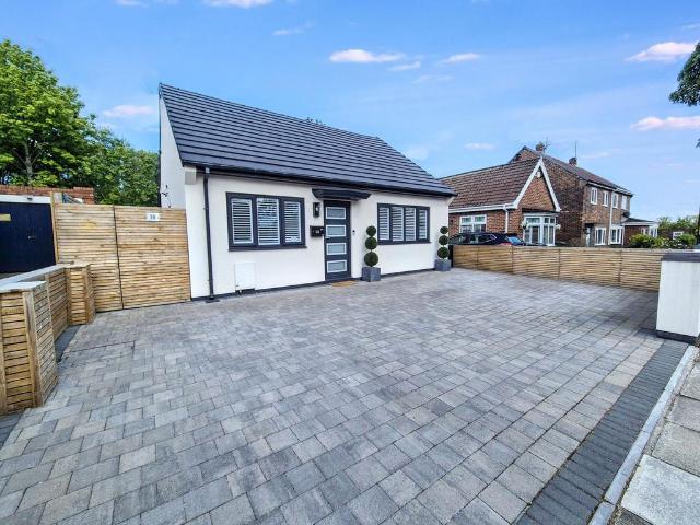 3 bedroom detached bungalow for sale