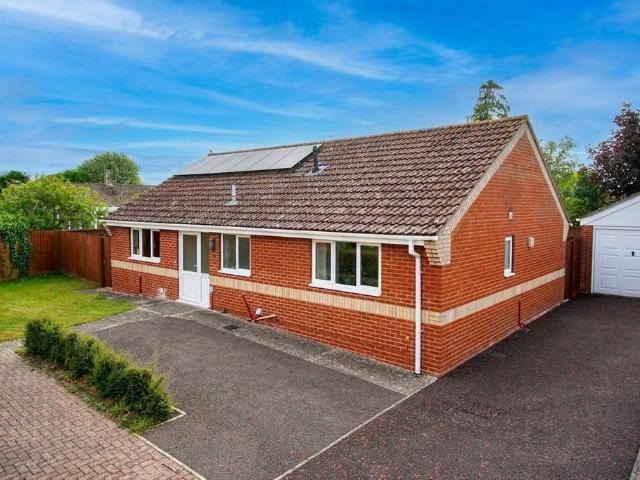 3 bedroom detached bungalow for sale