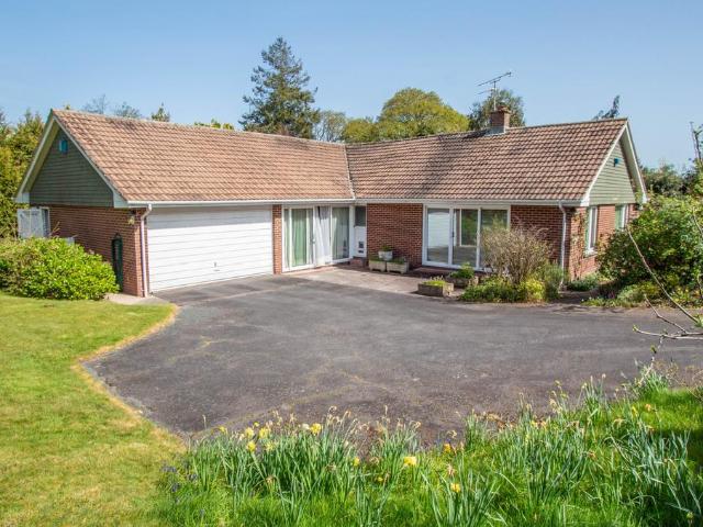 3 bedroom detached bungalow for sale